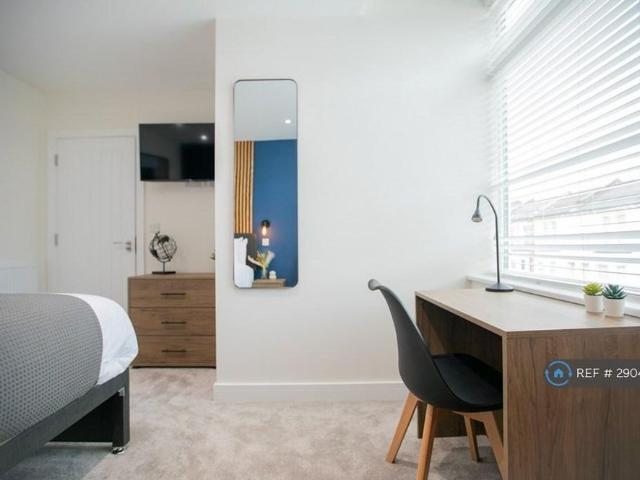 1 bedroom in a house share to rent