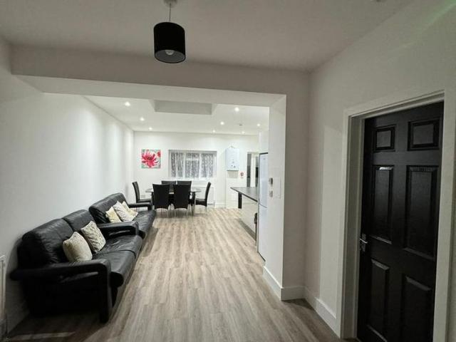 1 bedroom in a house share to rent