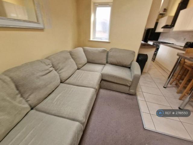 1 bedroom in a house share to rent