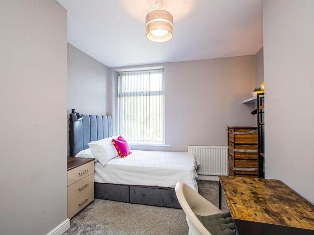 1 bedroom in a house share to rent