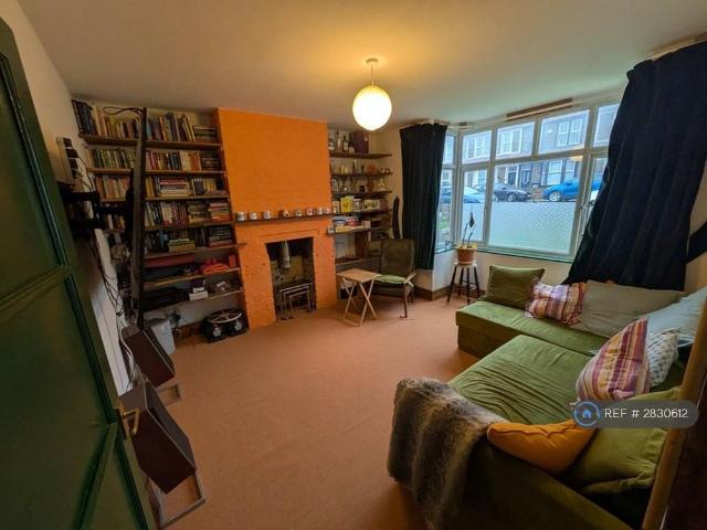 1 bedroom in a house share to rent