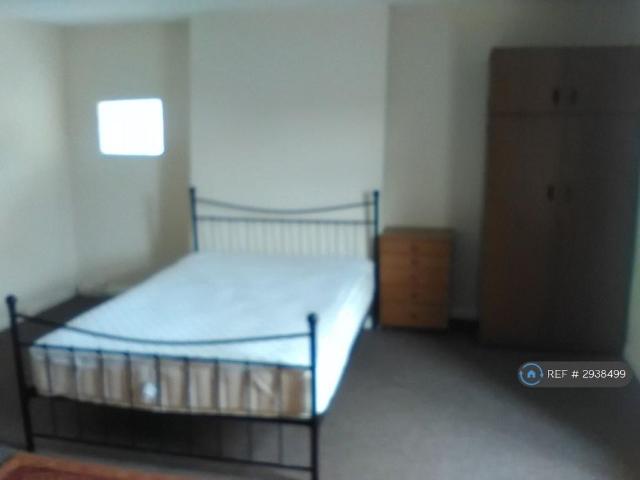 1 bedroom in a house share to rent