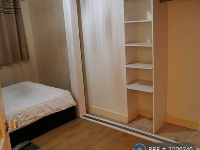 1 bedroom in a house share to rent