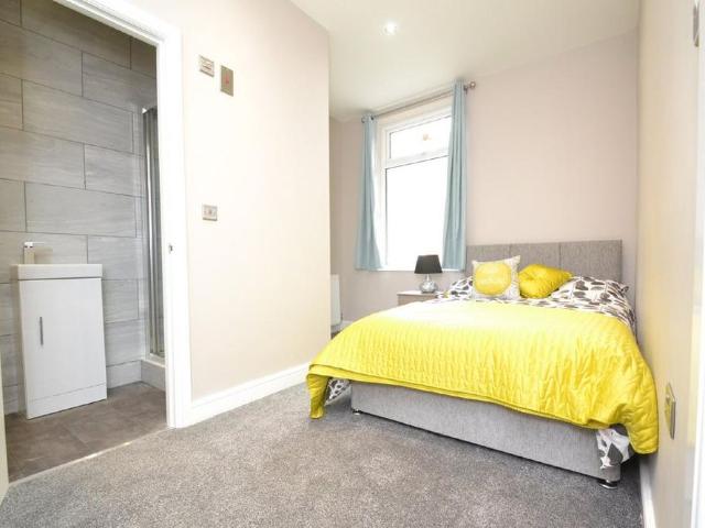 1 bedroom in a house share to rent