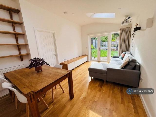 1 bedroom in a house share to rent