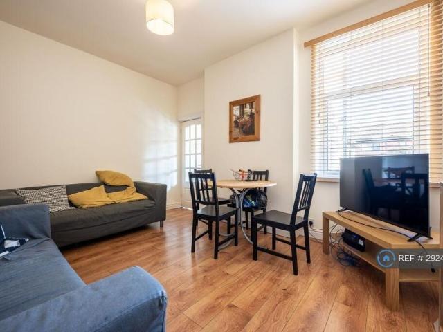 1 bedroom in a house share to rent