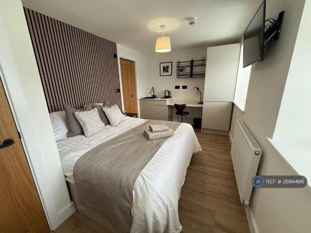 1 bedroom in a house share to rent