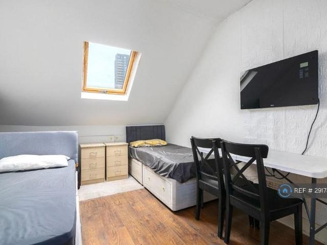 1 bedroom in a house share to rent