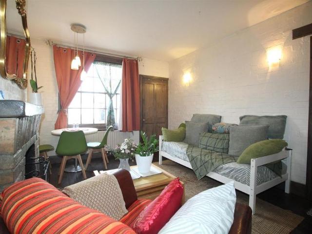 1 bedroom in a house share to rent