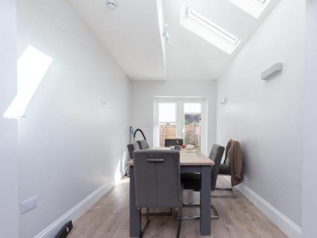 1 bedroom in a house share to rent