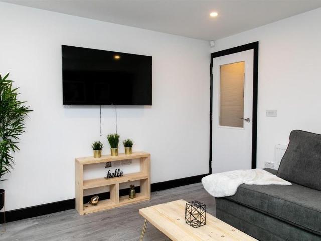 1 bedroom in a house share to rent