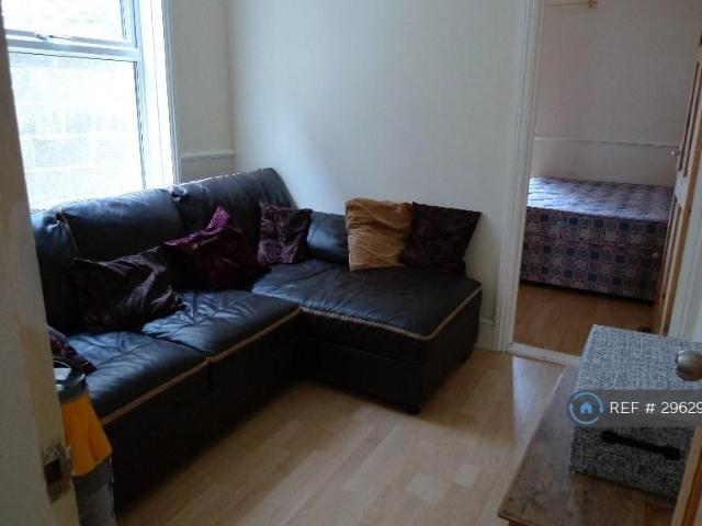 1 bedroom in a house share to rent