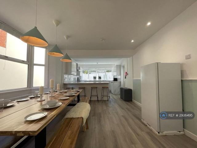 1 bedroom in a house share to rent