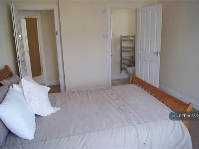 1 bedroom in a house share to rent