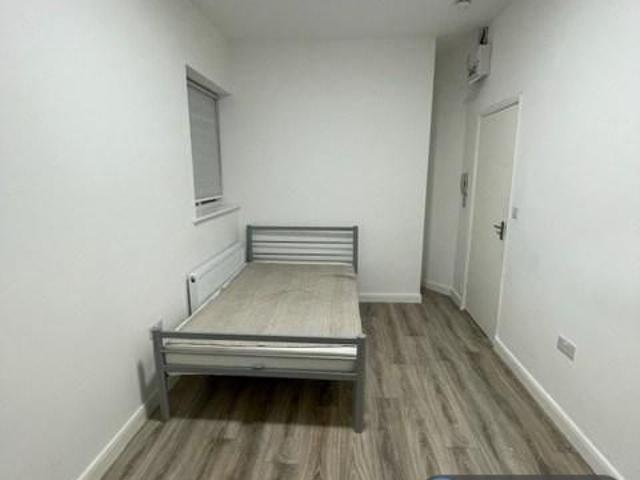 1 bedroom in a house share to rent