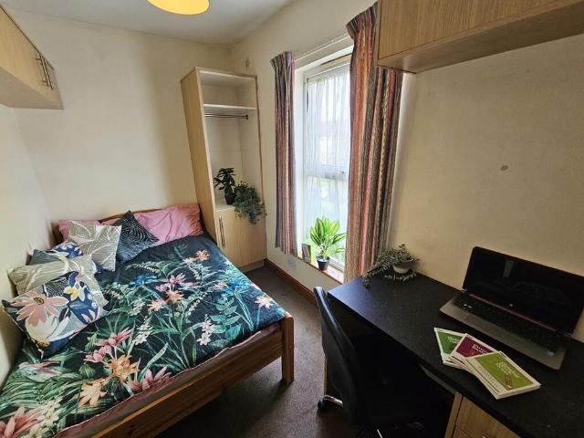 1 bedroom in a house share to rent