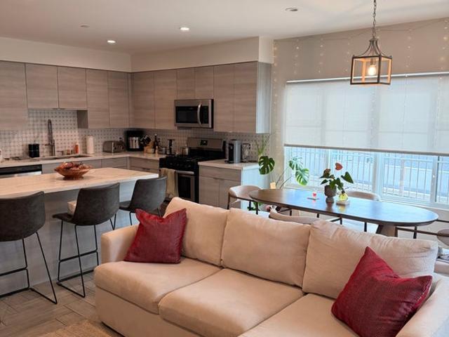 1 Bedroom in Airy Montrose Townhouse!