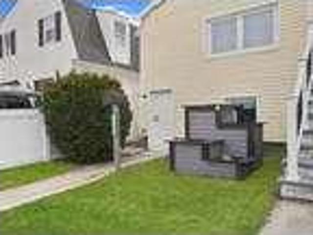 1 bedroom in Lindenhurst NY 11757