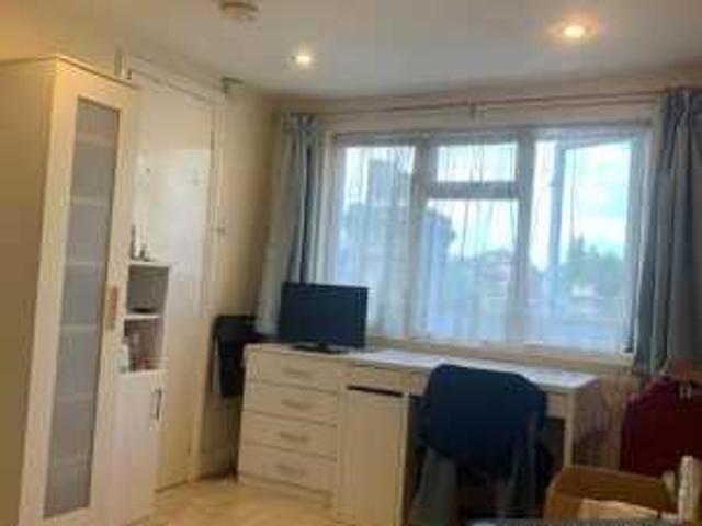 1 bedroom in Mornington Road, London, E11 #2374211