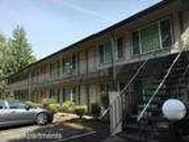 1 bedroom in Portland OR 97219