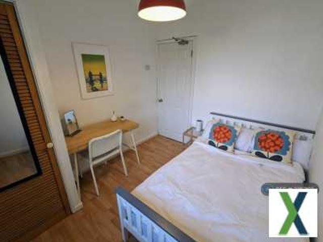 1 bedroom in Wanborough Drive, London, SW15 #2352192