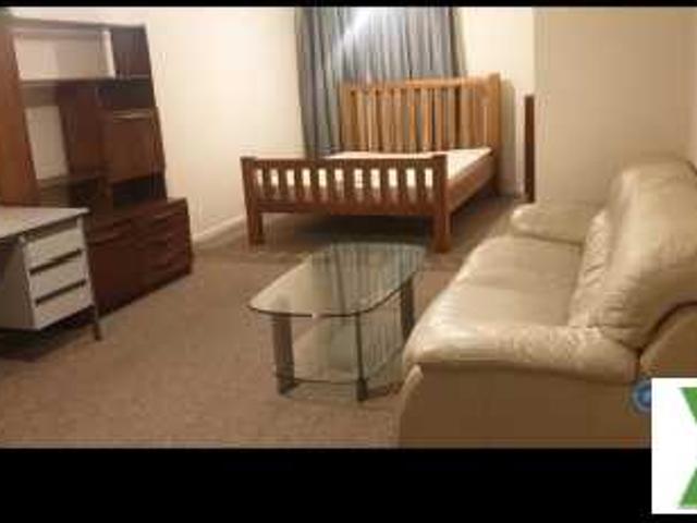 1 bedroom in Warren Gardens, London, E15 #2430430