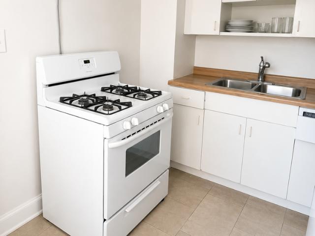 1 Bedroom + Office / 1 Bathroom Apartment – Andersonville / Uptown Area