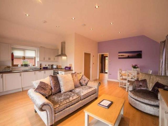 1 Bedroom Lodge Character Property