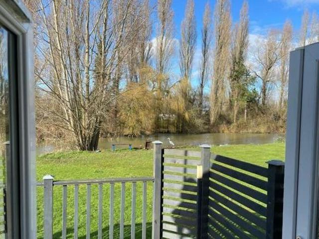 1 Bedroom Lodge For Sale In Northampton