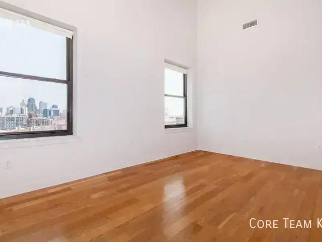 1 Bedroom Loft in the Crossroads