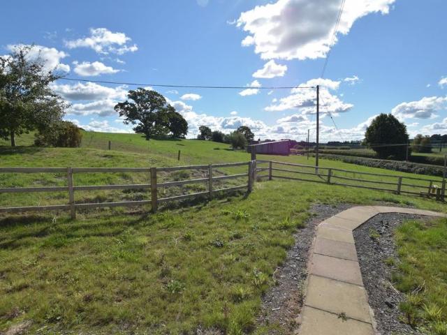 1 bedroom log cabin to rent