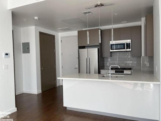 1 bedroom, Long Island City NY 102245816