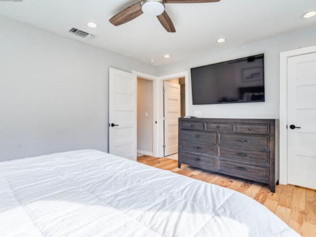 1 bedroom, Los Angeles CA 90048 56396508