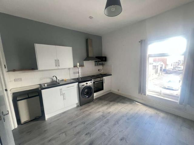 1 Bedroom Link Detached House