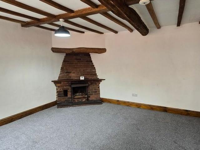 1 bedroom link detached house to let