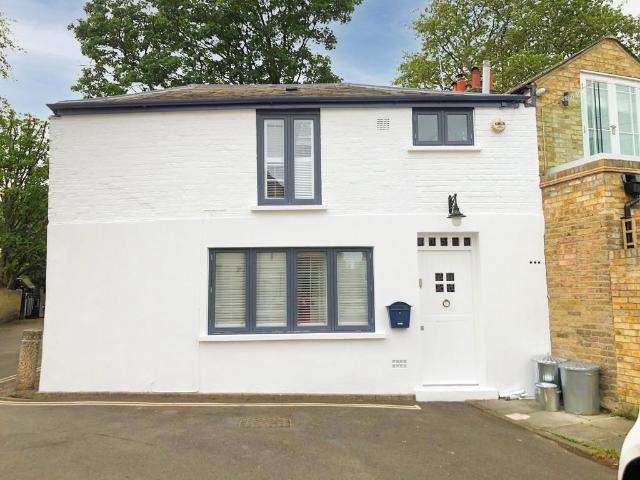 1 bedroom link detached house to rent
