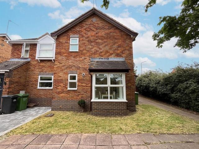 1 bedroom link detached house to rent