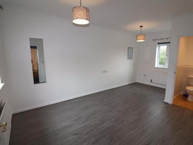 1 bedroom link detached house to rent