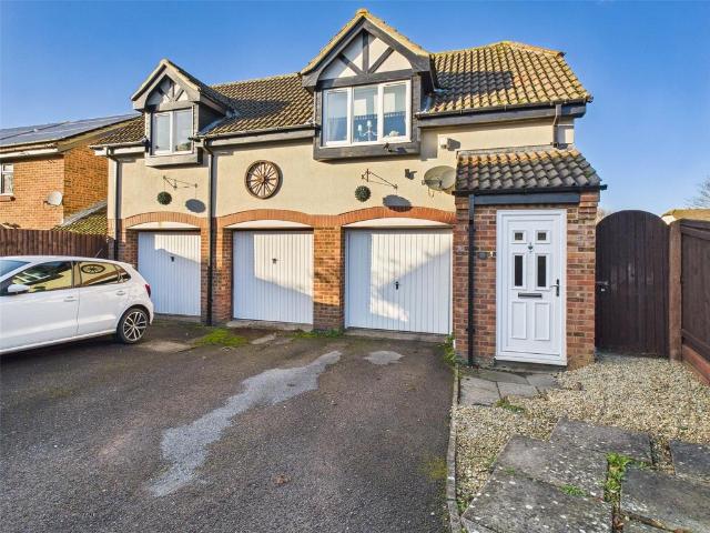1 bedroom link detached house for sale