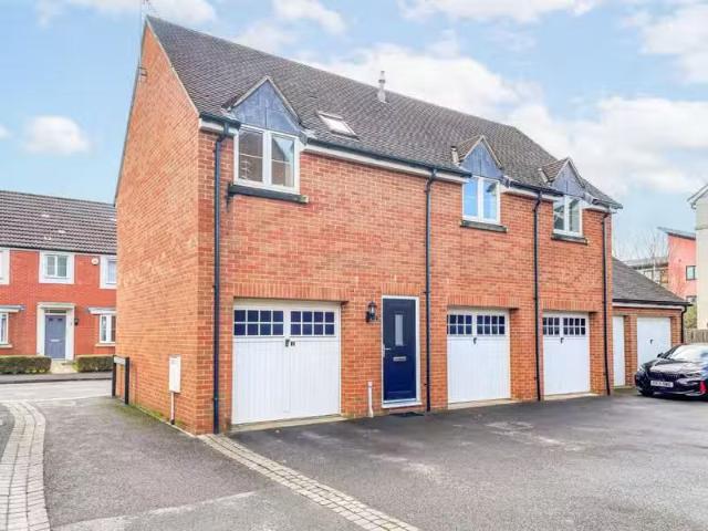 1 bedroom link detached house for rent in Turnstone Avenue, Po.