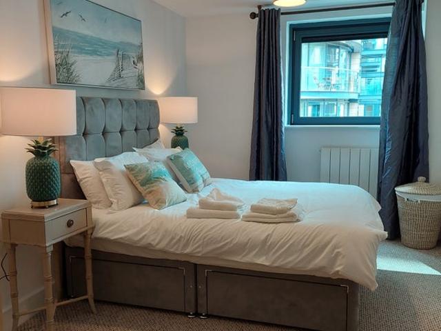1 bedroom luxury apartment in Canary Wharf E14