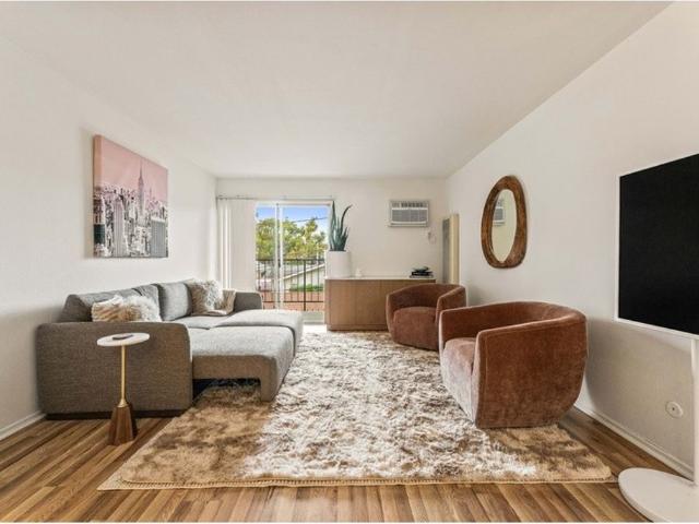 1 bedroom luxury Flat for sale in Glendale, California