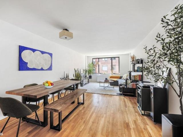 1 bedroom luxury Flat for sale in Midtown West, Manhattan, New York