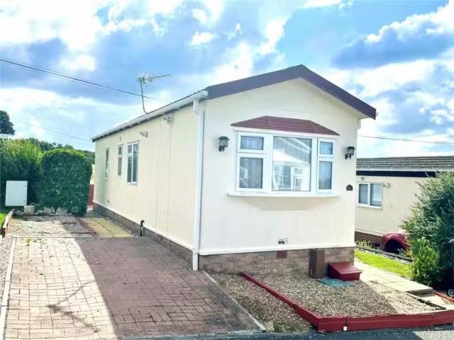 1 bedroom mobile home for sale in East Avenue, Althorne, Chelm.