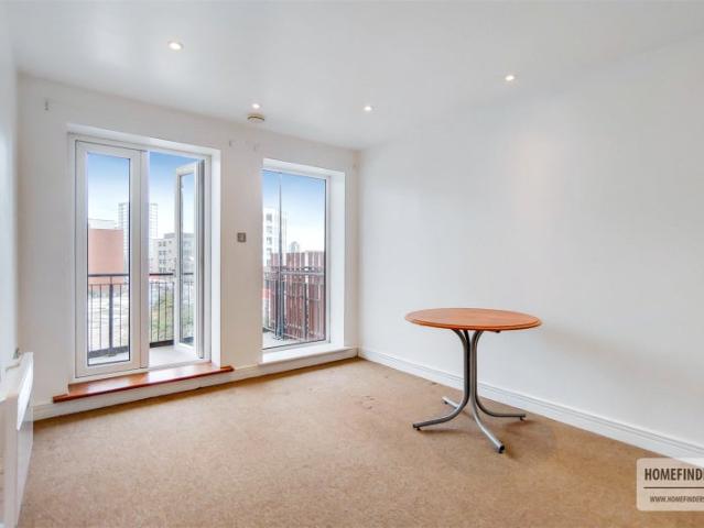 1 Bedroom Modern Flat in Central House, Stratford