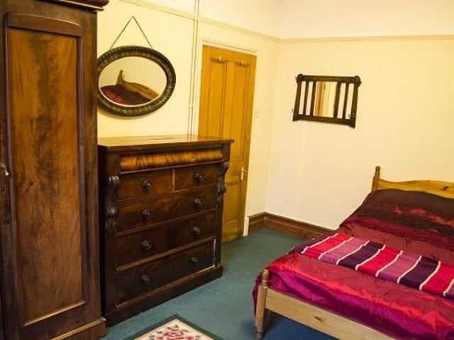 1 Bedroom modernized apartment