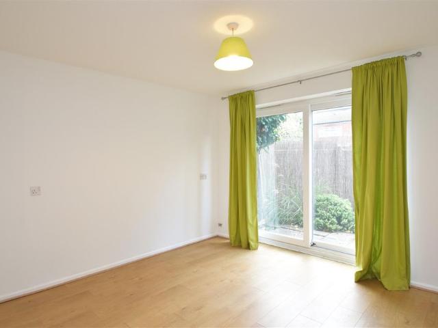 1 bedroom maisonette
