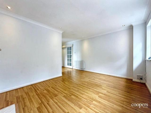 1 bedroom maisonette