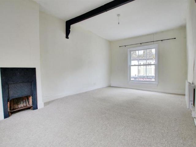 1 bedroom maisonette to rent