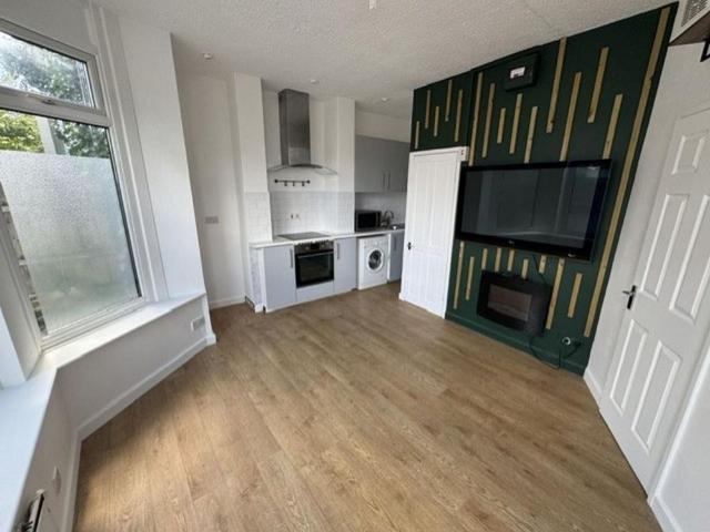 1 bedroom maisonette to rent